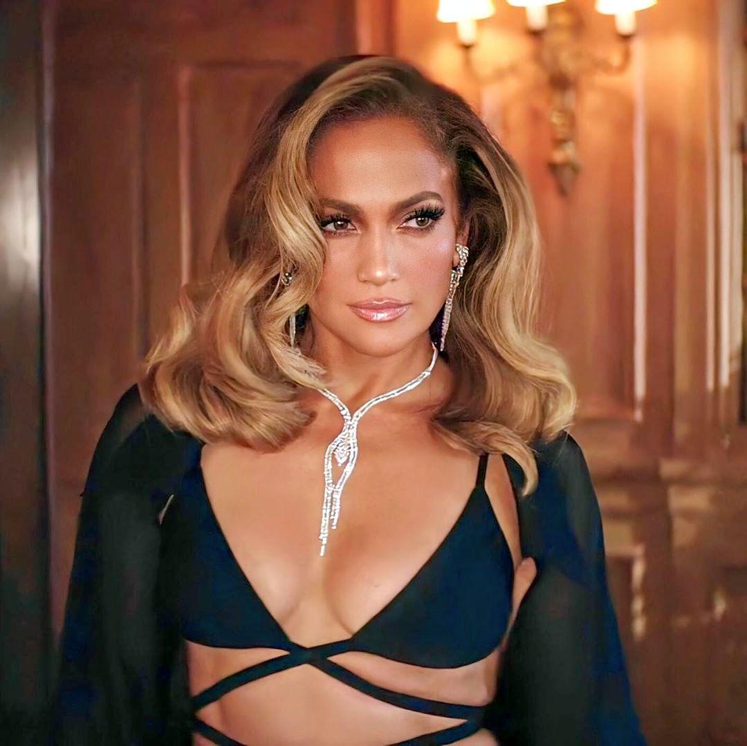 Would love to double tittyfuck Jennifer with someone | Scrolller