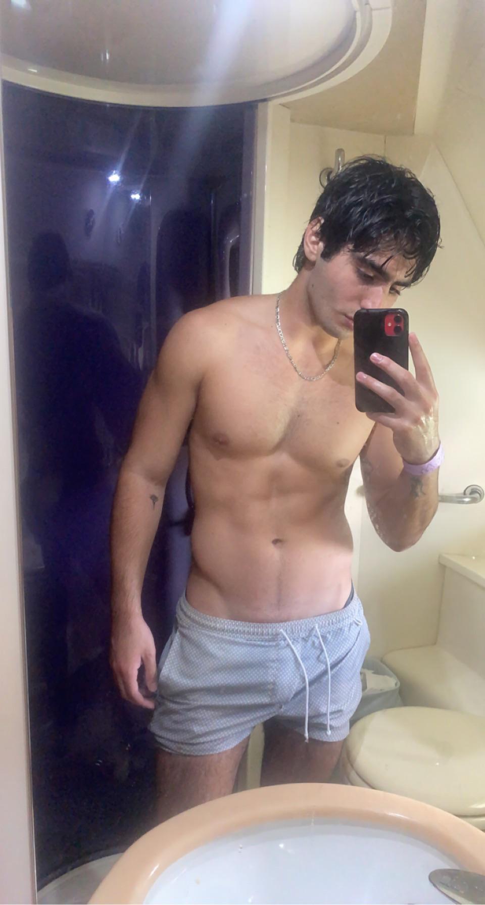 would u subscribe to my only fans?;) | Scrolller