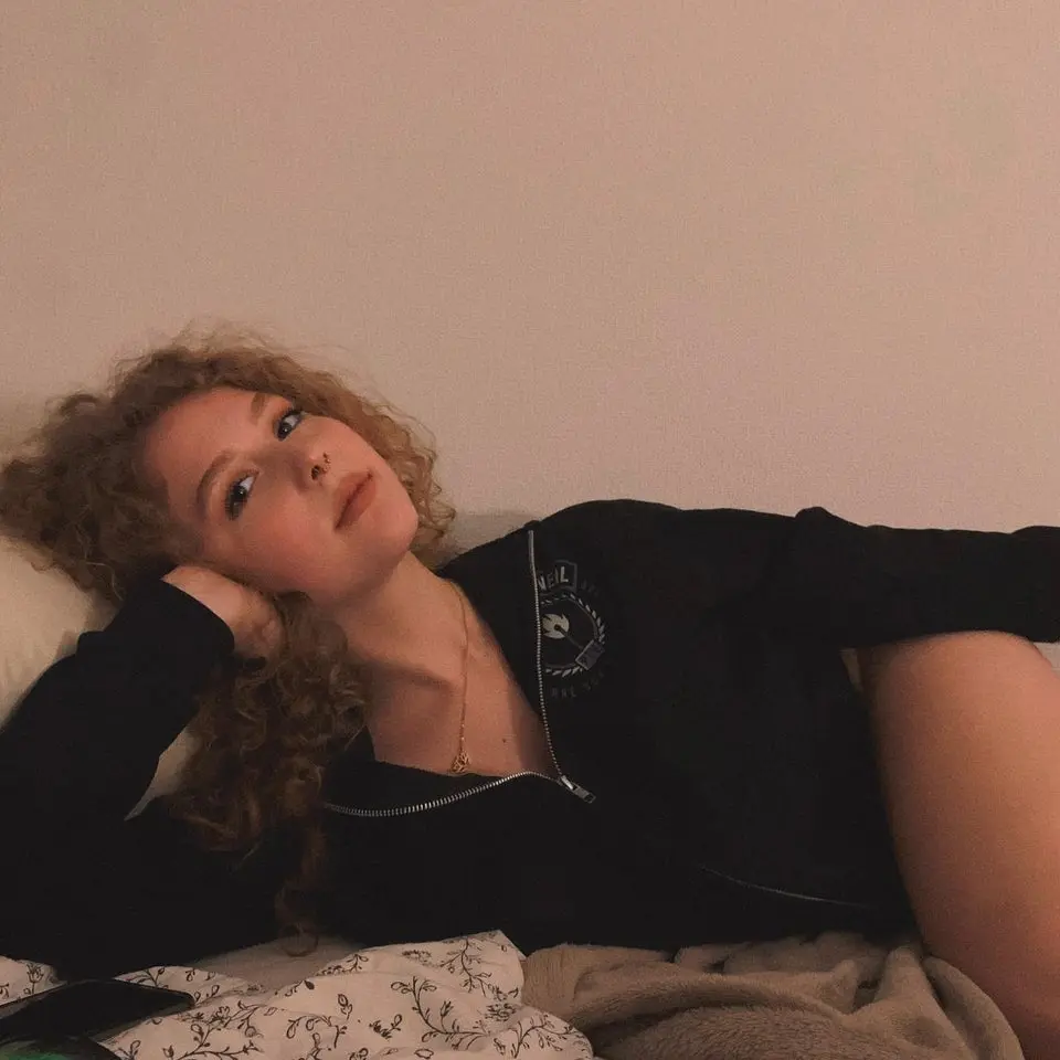 Would You Jerk Off My Nudes If I Send You Some 🥴 Scrolller