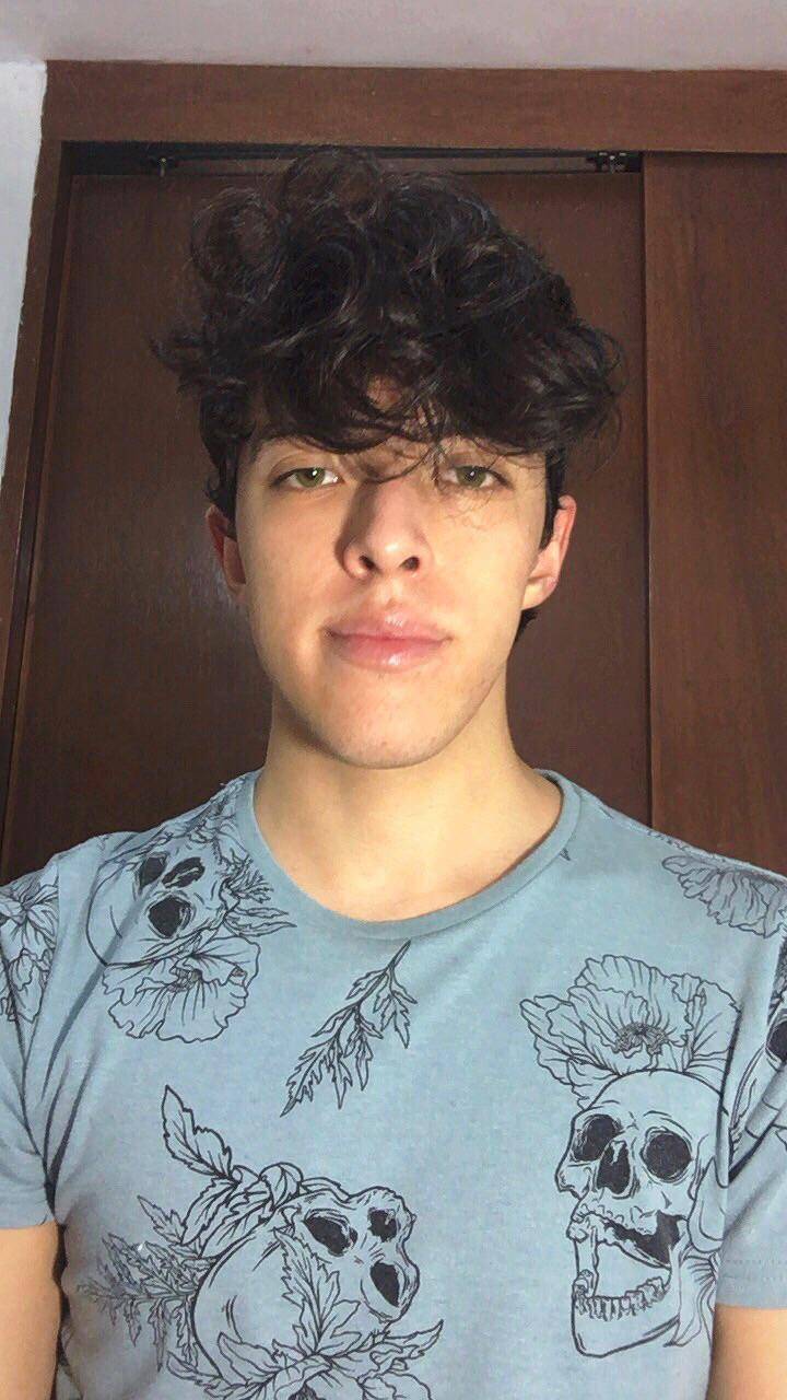 Would You Kiss Me On The Lips 😳 ️ Scrolller
