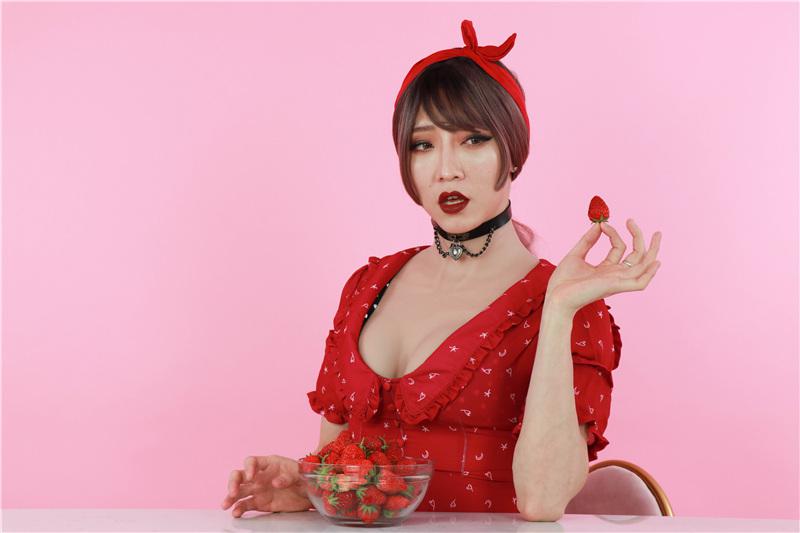 Would you like a strawberry? | Scrolller