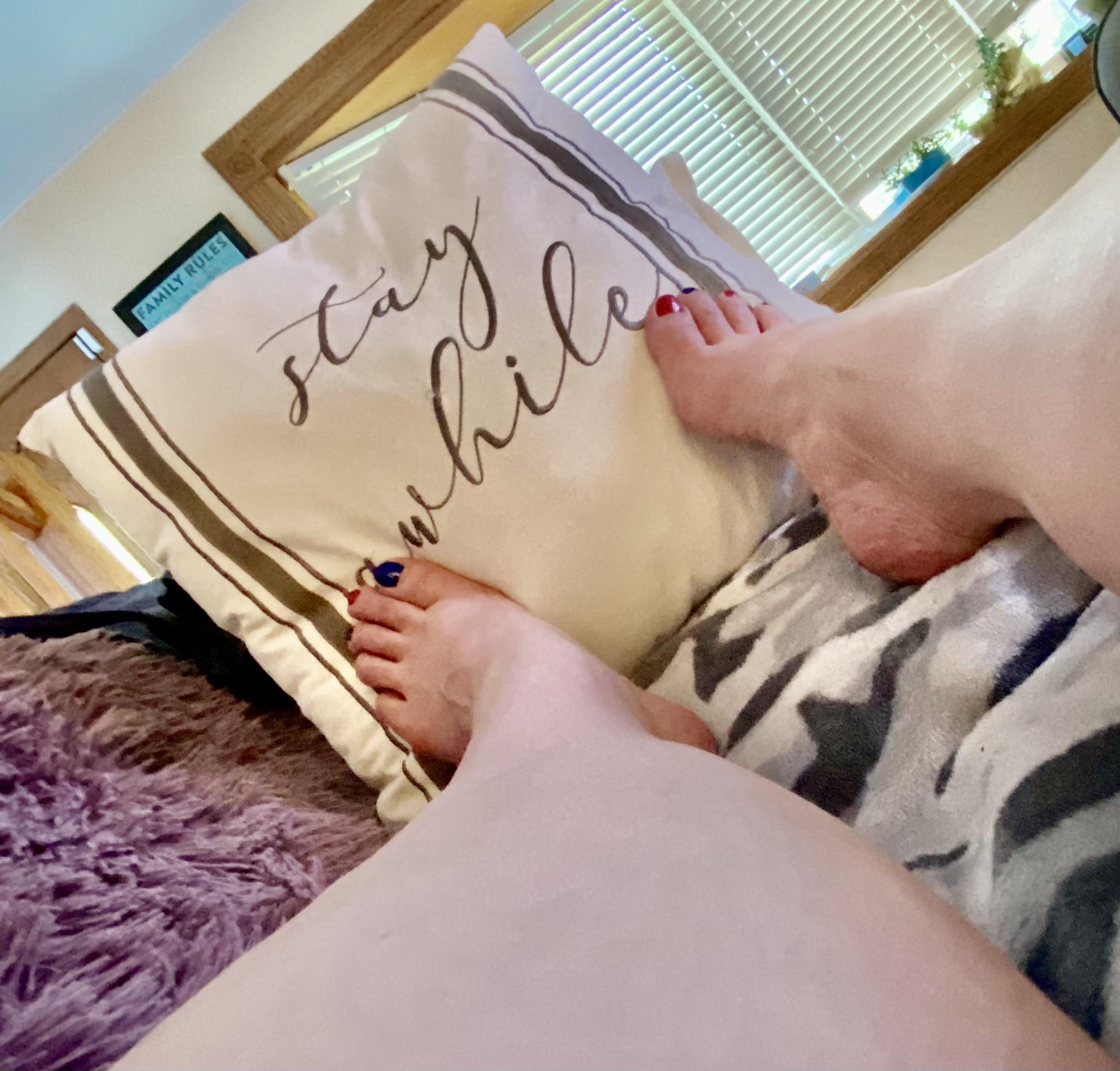 Would you stay ? | Scrolller