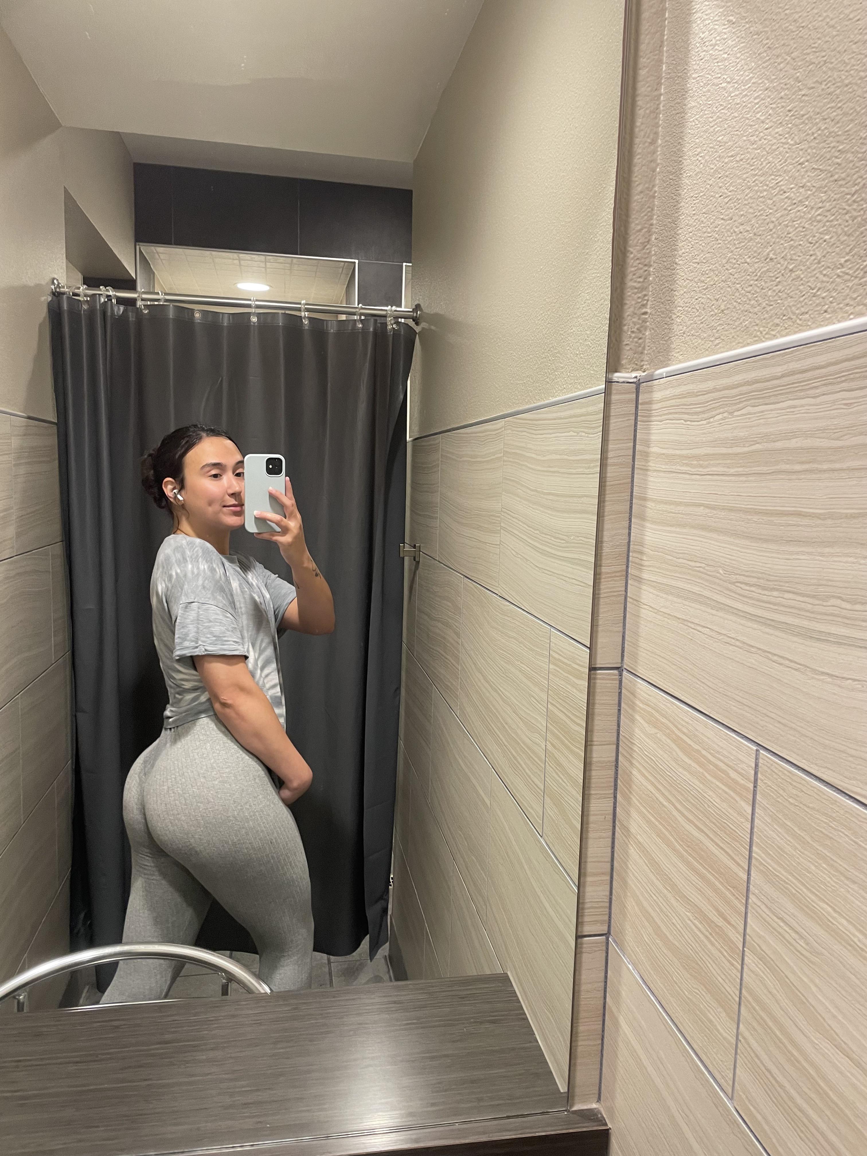 Would you workout with me? I need a spotter for when I squat! [oc] | Scrolller
