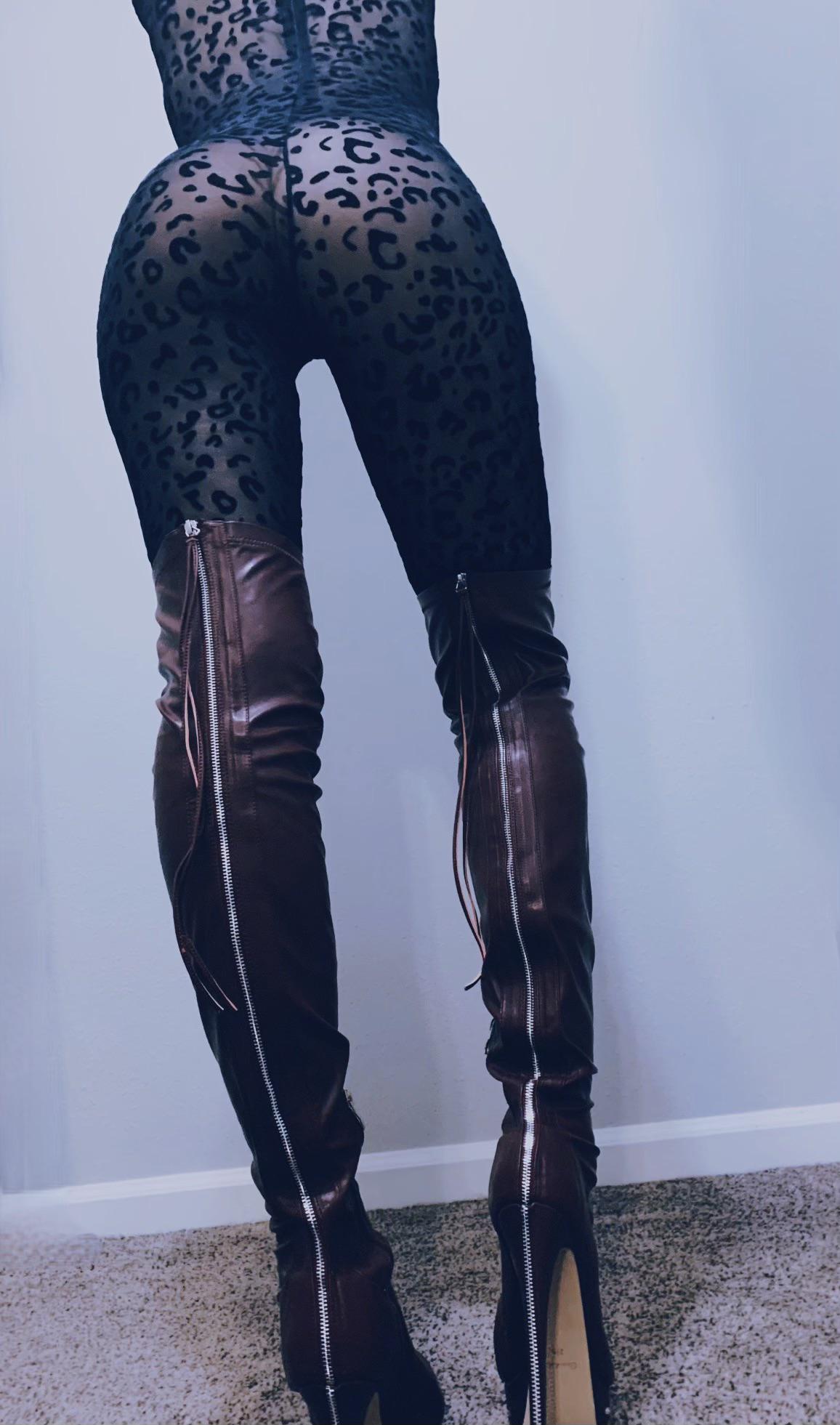 Would you zip me up? | Scrolller