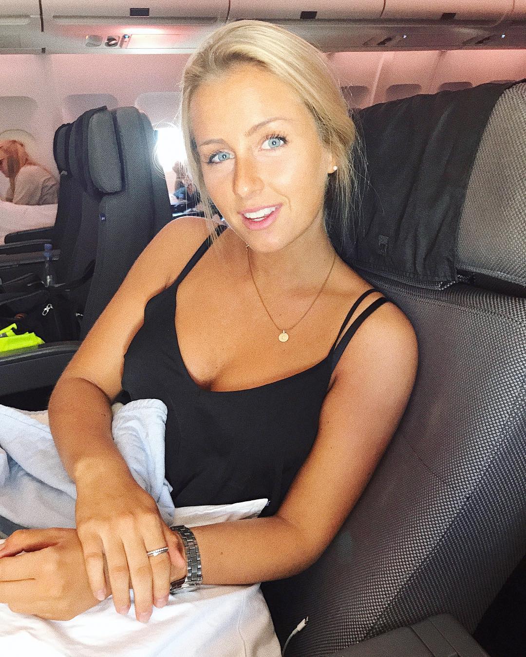 Wouldn't mind her as my seat neighbor on a long flight | Scrolller