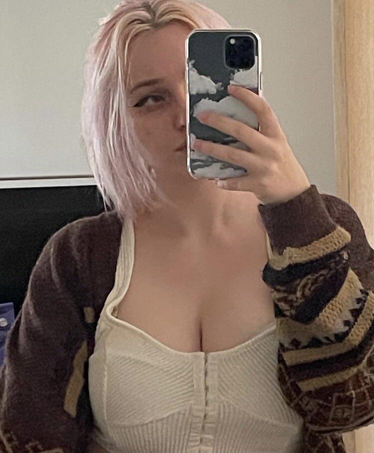 Wow. She’s just teasing us at this point 😍 | Scrolller