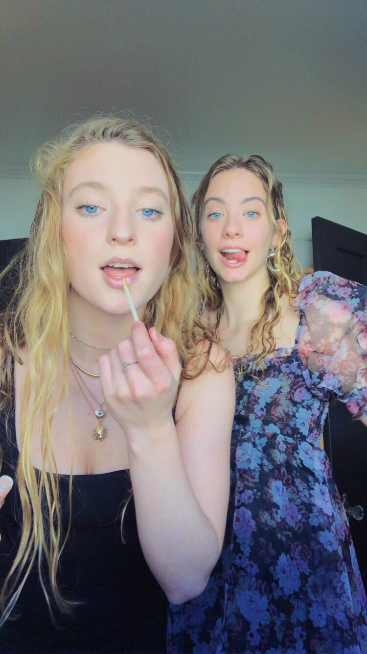 Wwyd With My Sisters Scrolller