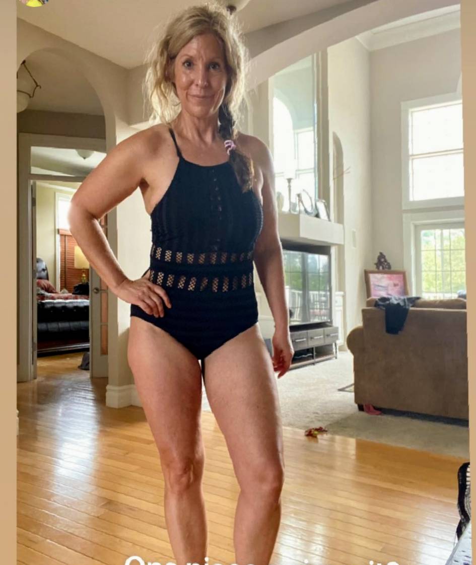 WWYD with this GILF? | Scrolller