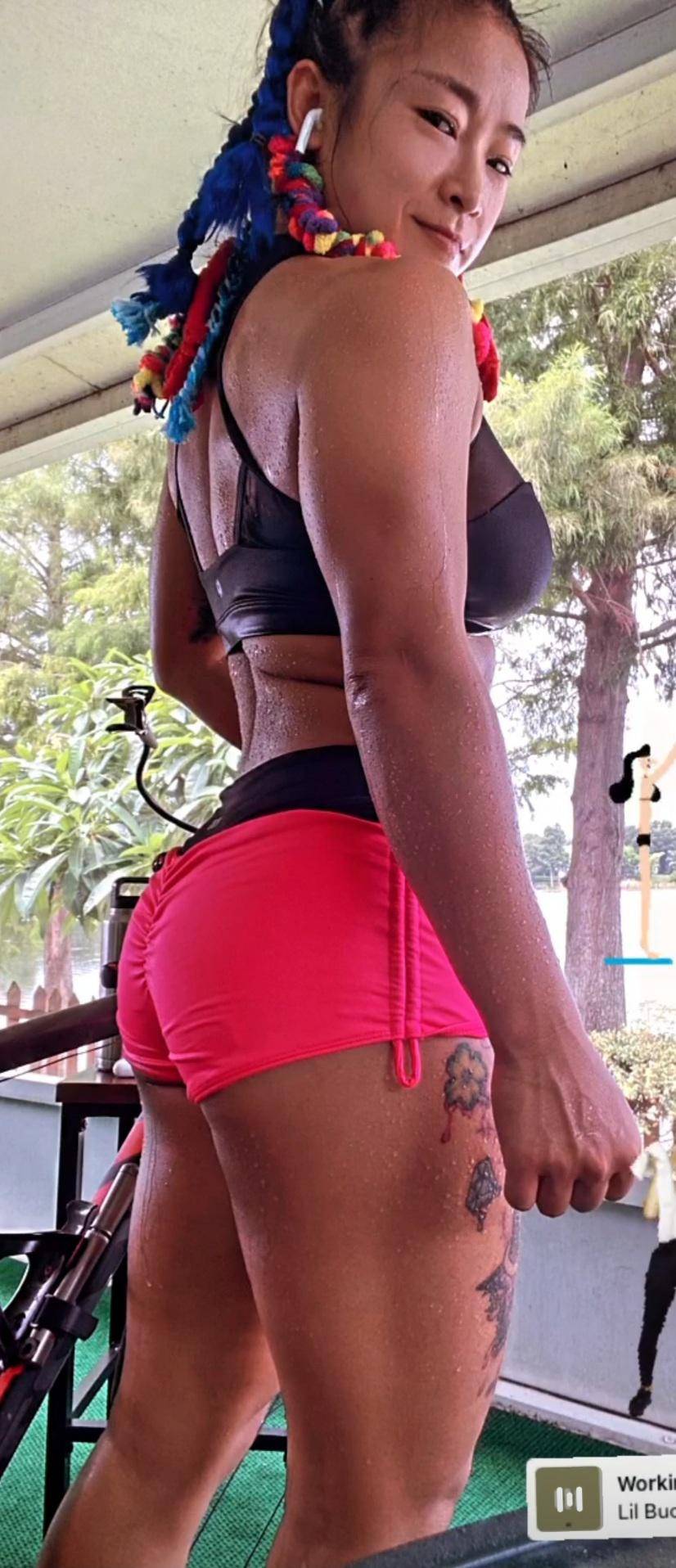 Xia Li 🥵 | Scrolller