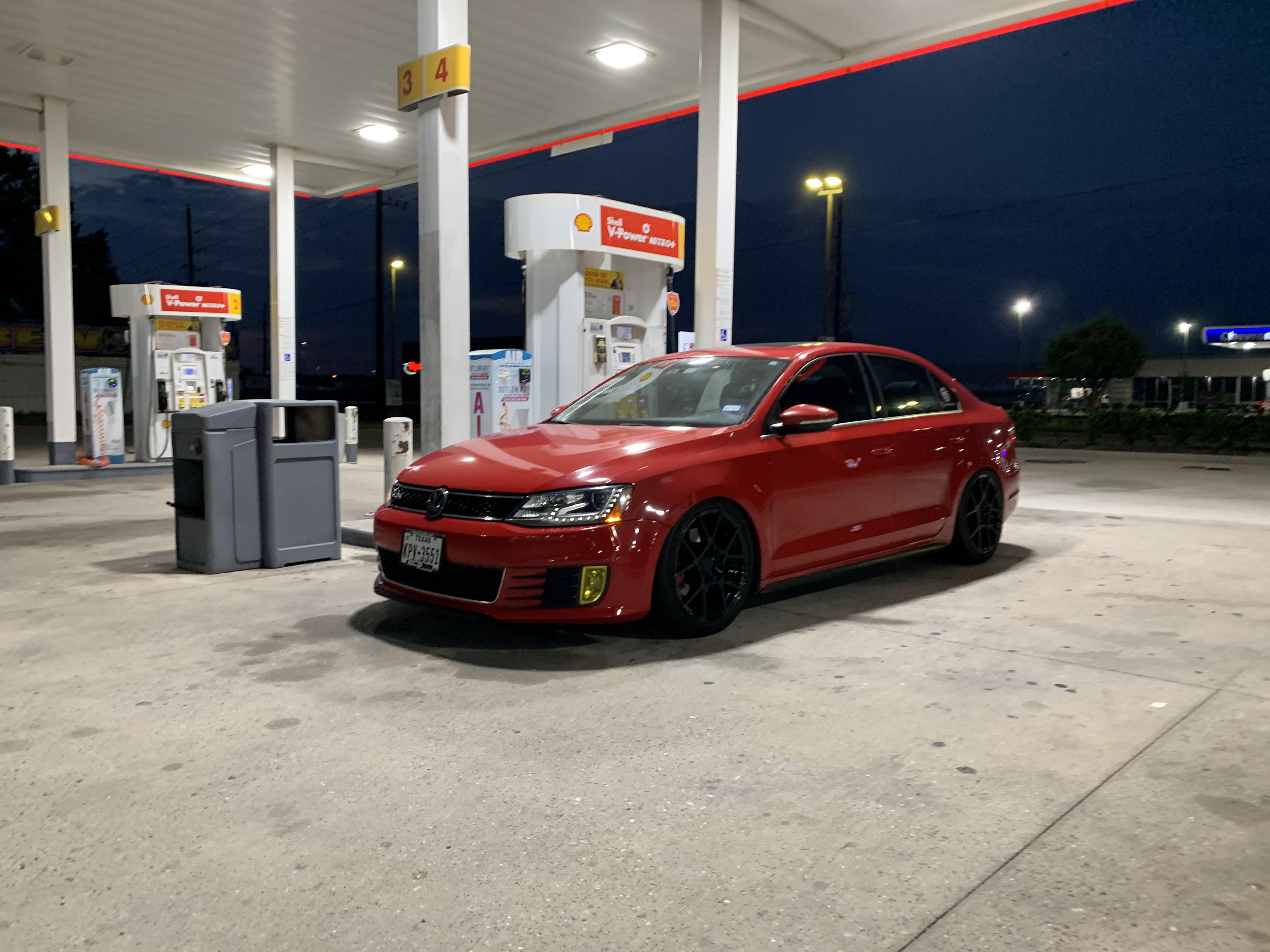 Y’all like gas station pics? | Scrolller