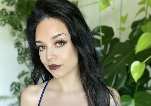 Y’all like my goth Latina sister? She’s 23 | Scrolller