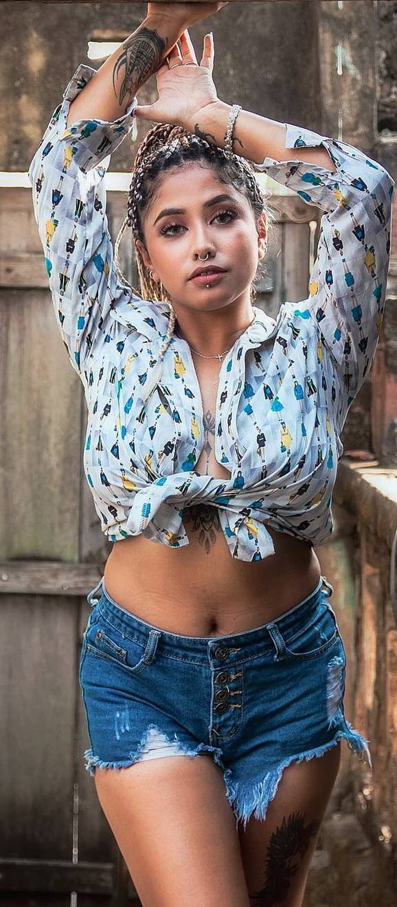 Yajna Seni | Scrolller