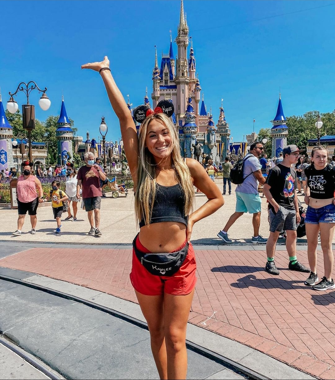 Yay Disneyland! | Scrolller