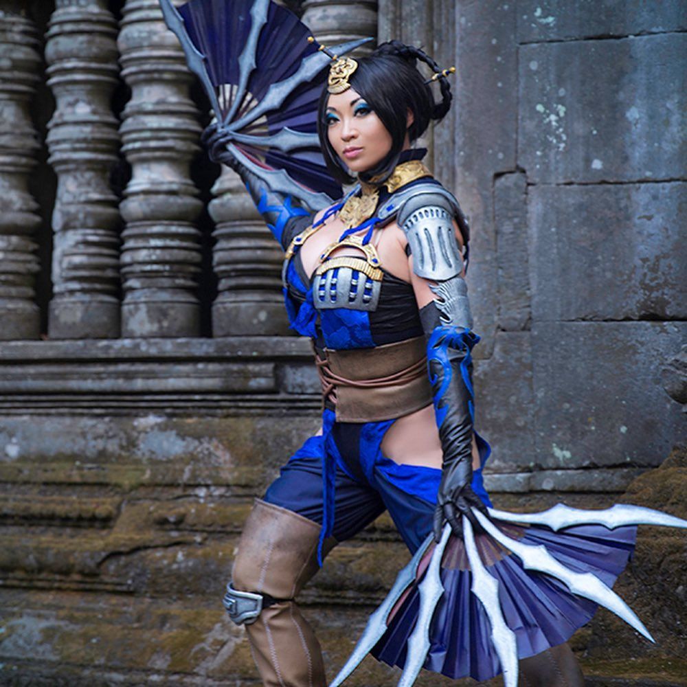 Yaya Han as Kitana from Mortal Kombat | Scrolller