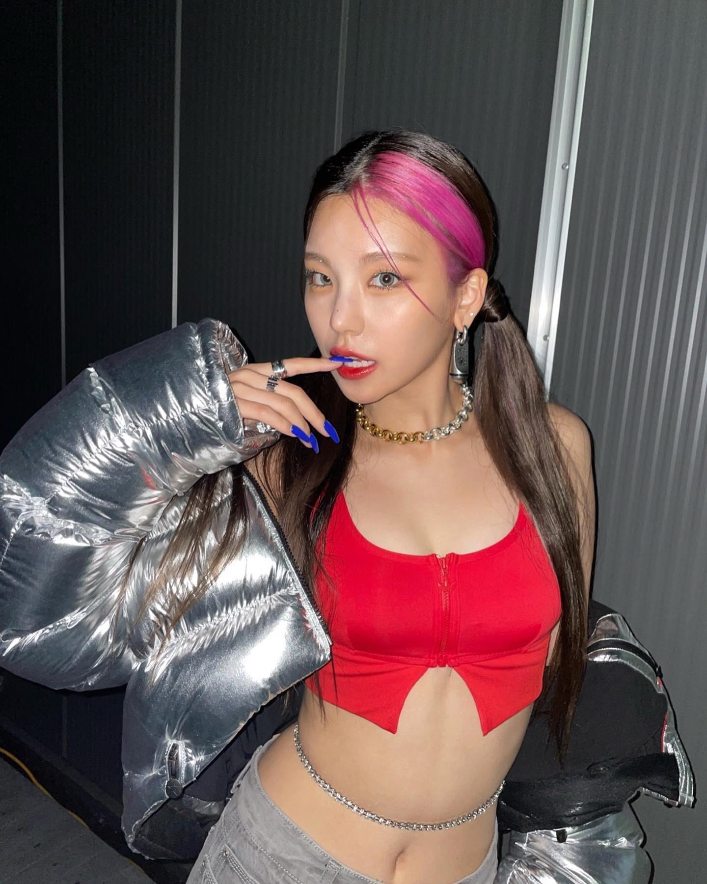 Yeji looks so hot omg !! | Scrolller