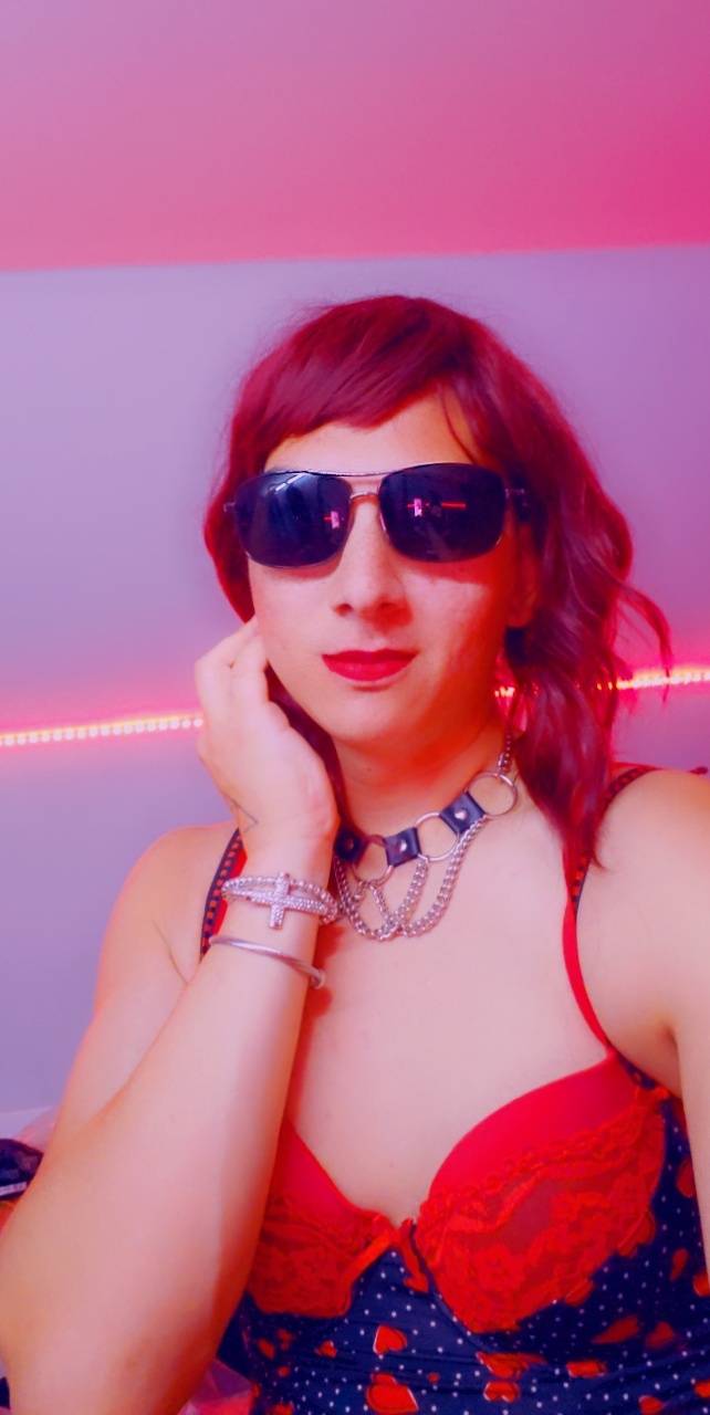 Yes, the shades stay on during seggs. | Scrolller