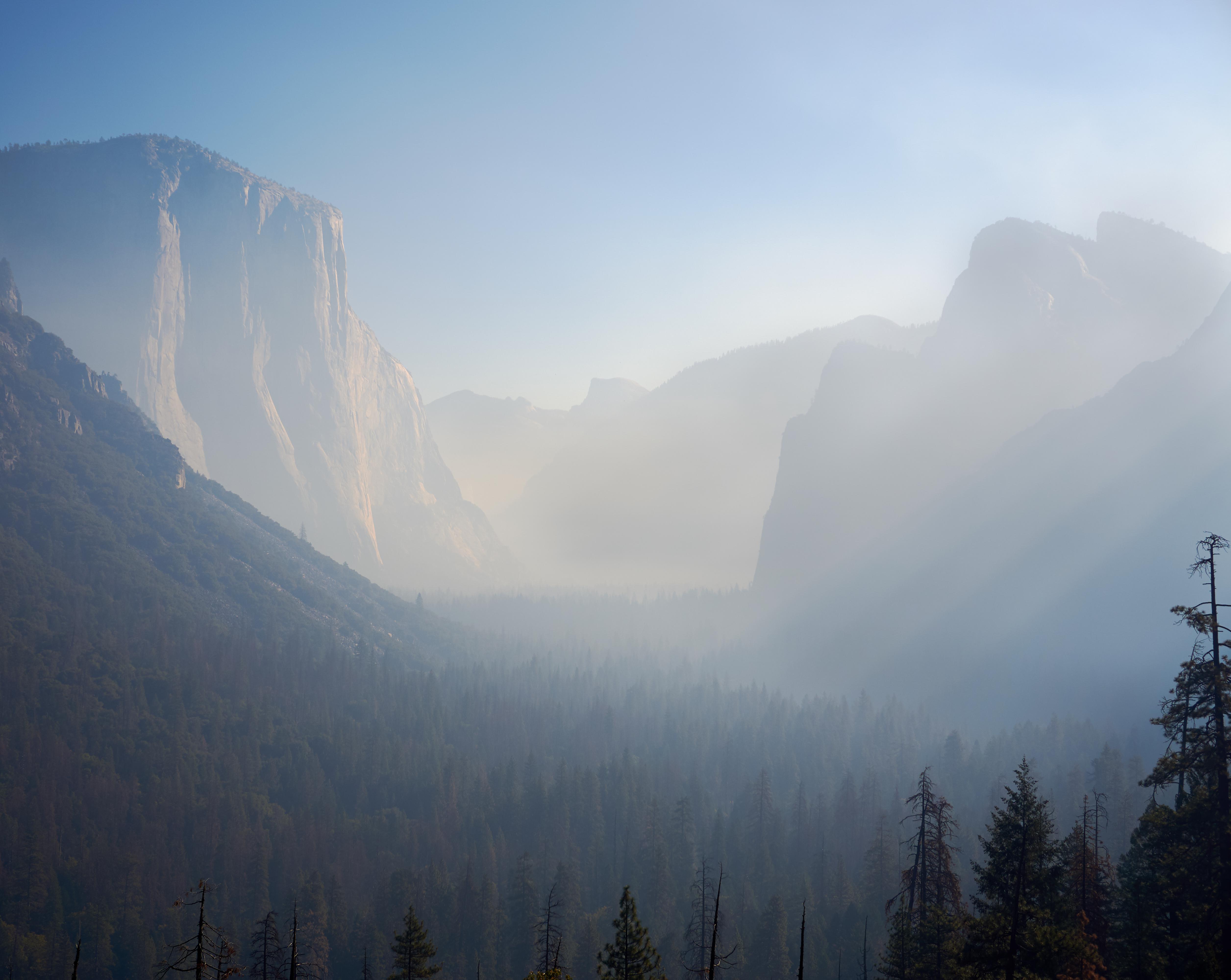 Yosemite Valley's iconic 'Tunnel View' through smoke | Scrolller