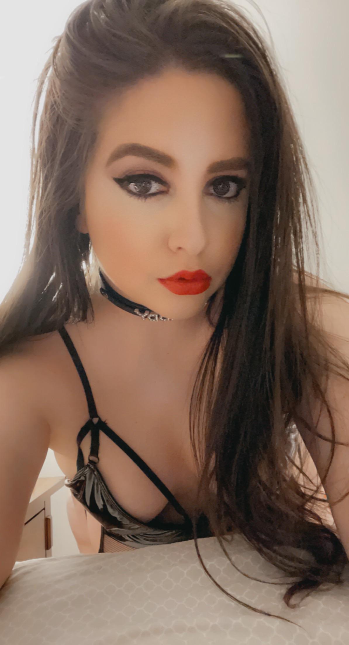 You cheat on your dumb wife with me because I can do all the things she can’t. | Scrolller