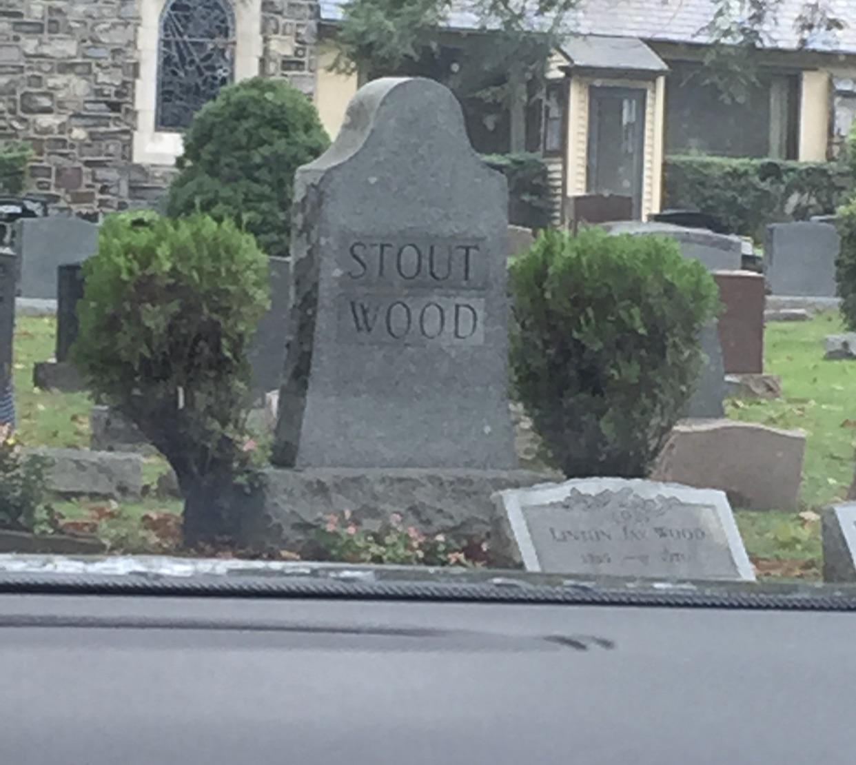 You’ve never seen a mistress cry harder at a funeral. | Scrolller