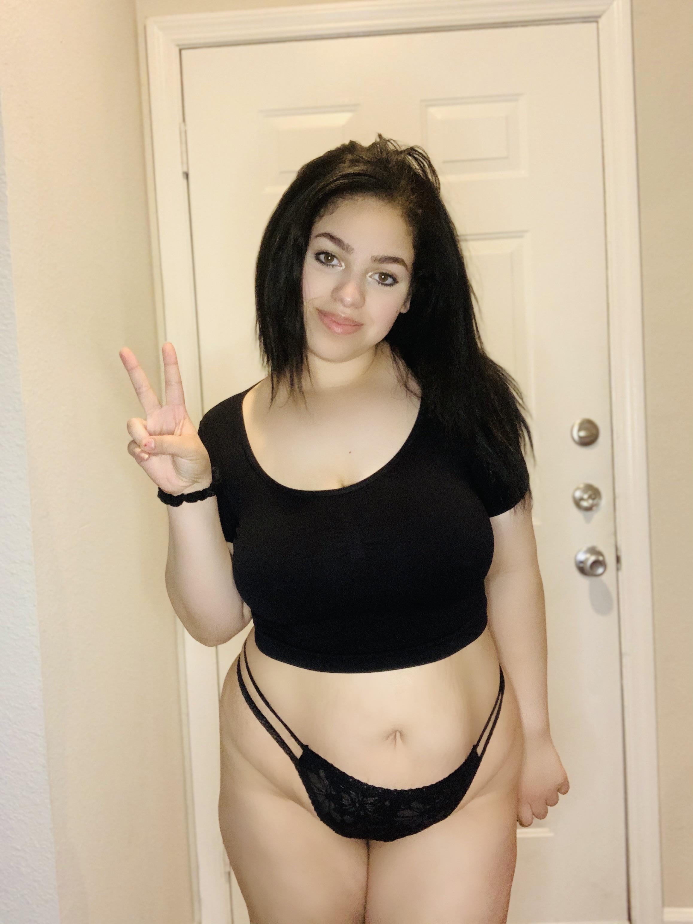 Young chubby mom 🏼 | Scrolller