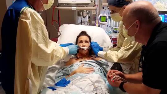 Young woman takes first unassisted breath after lung transplant | Scrolller