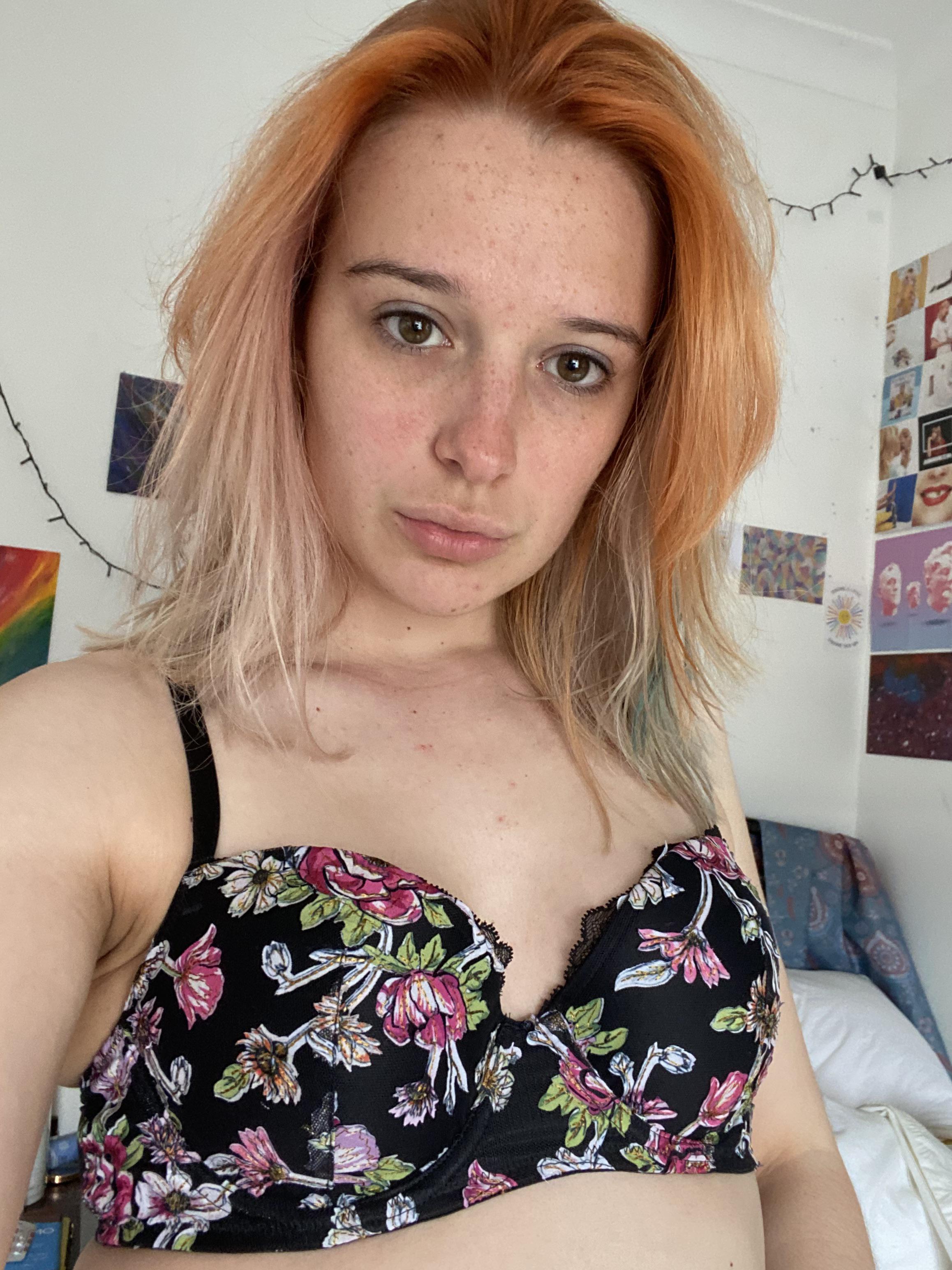 Your cute and classy girl next door xo @rosiesunshineuwu on OF | Scrolller