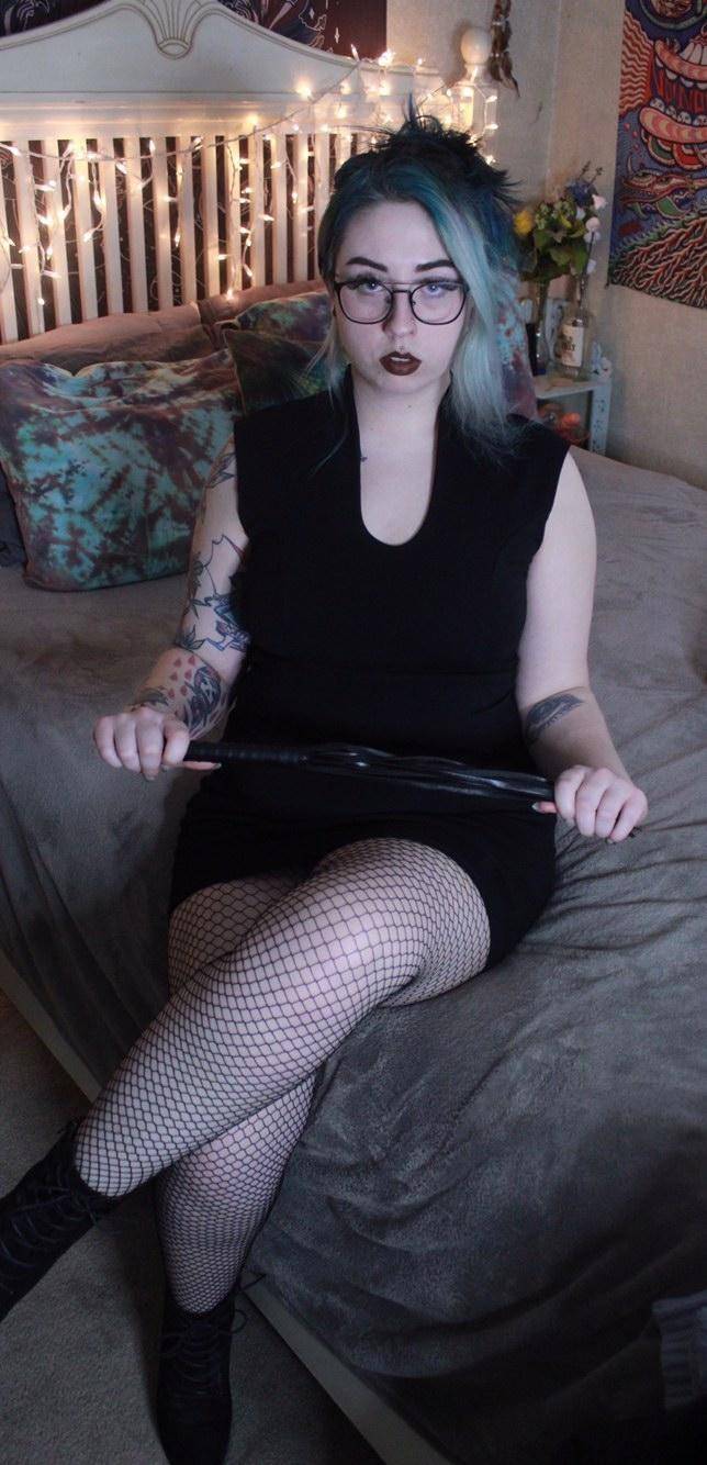 Your face is the perfect size to sit on... | Scrolller