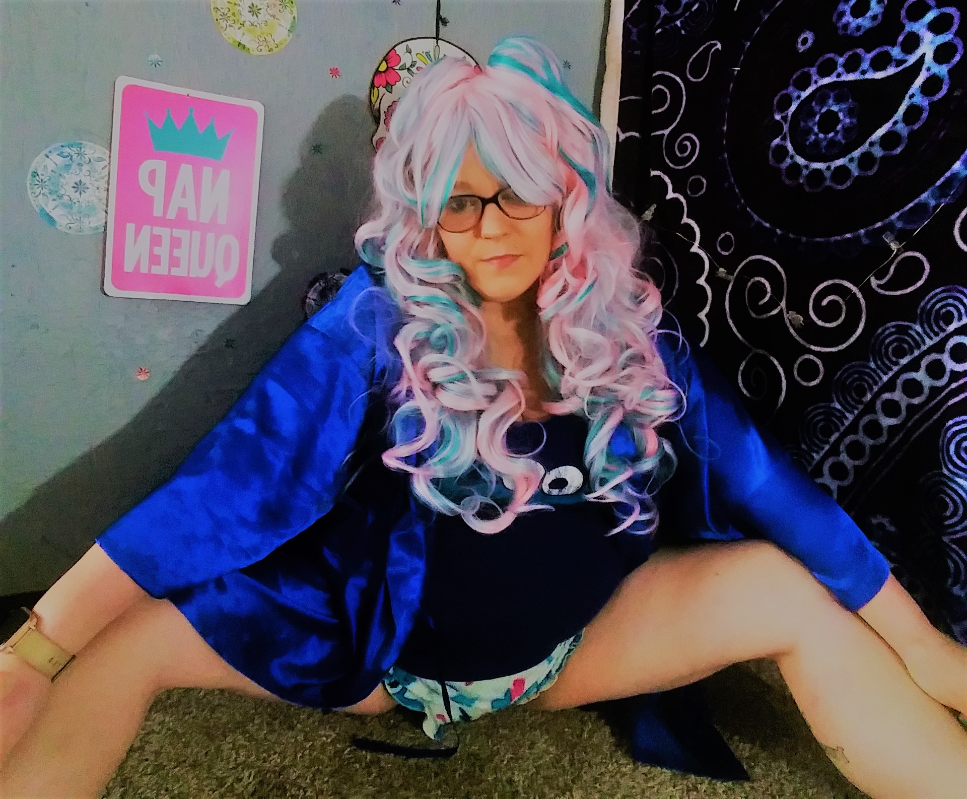 Your Favorite Thick Stoner Chick!!! Calf Muscle Queen!!! | Scrolller