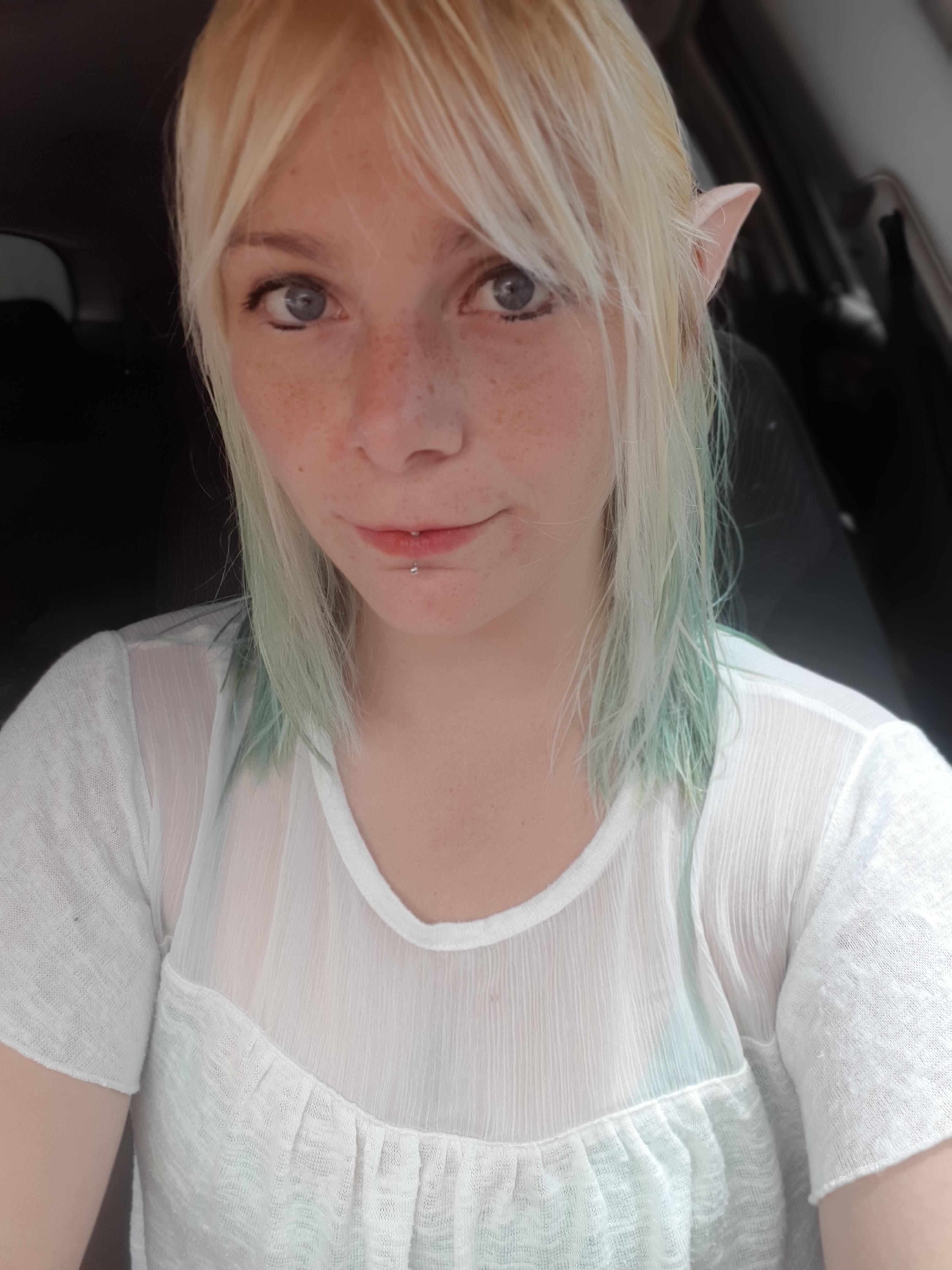 Your local e-elf coming to say hi ♡ | Scrolller