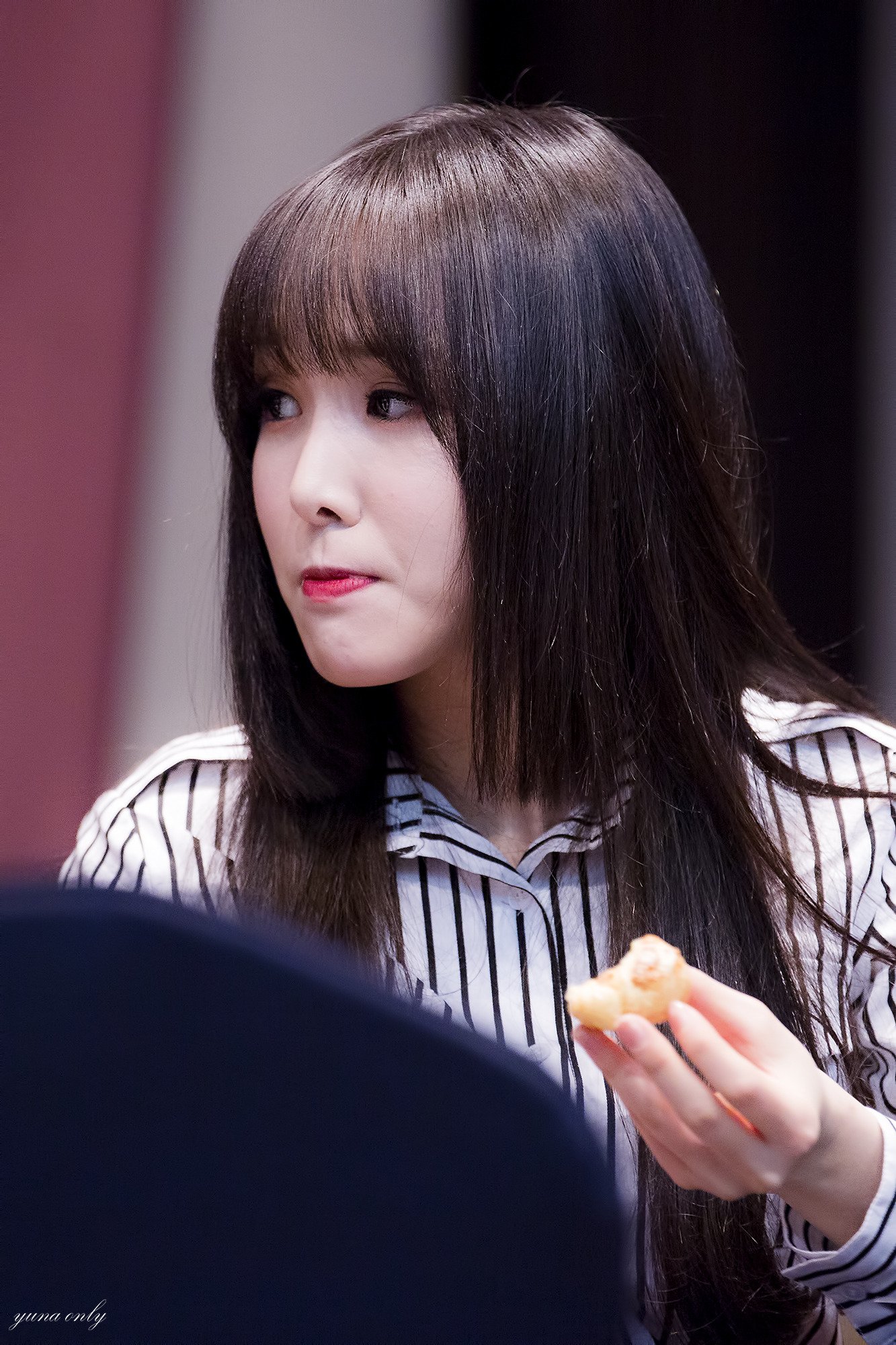 Yuju nom! | Scrolller