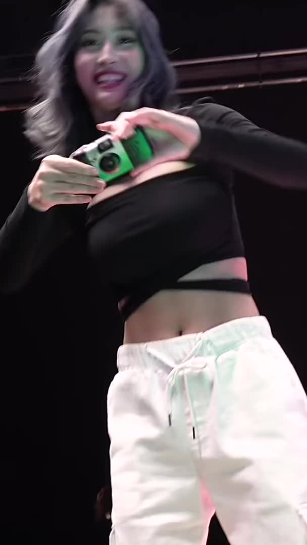 Zoom zoom | Scrolller