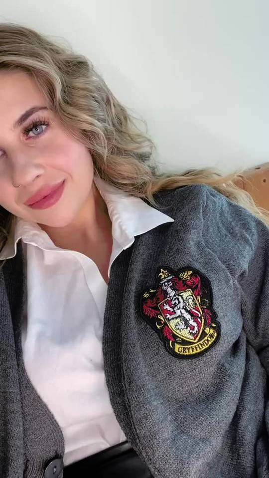 10 points to gryffindor if you eat me! | Scrolller