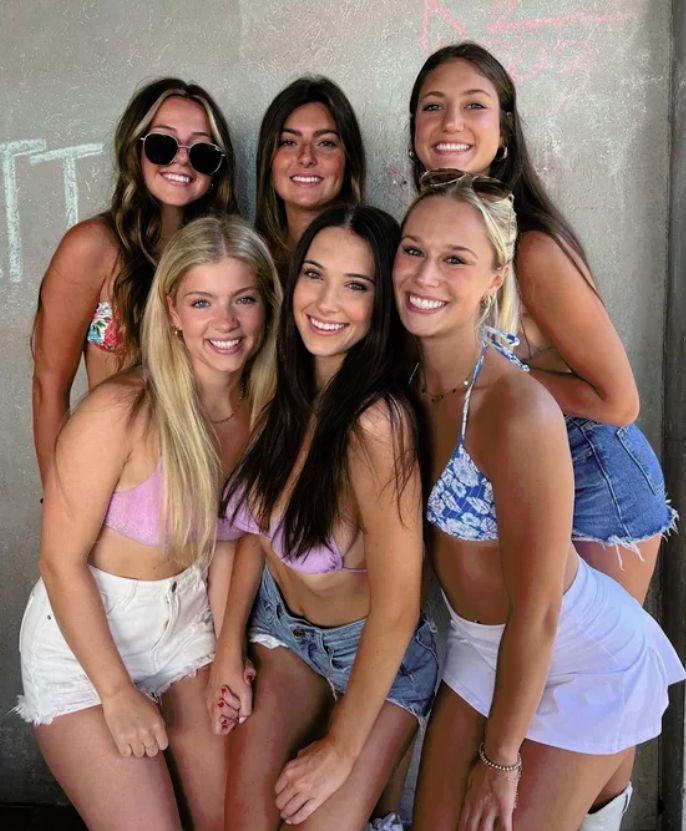 Summertime gals | Scrolller