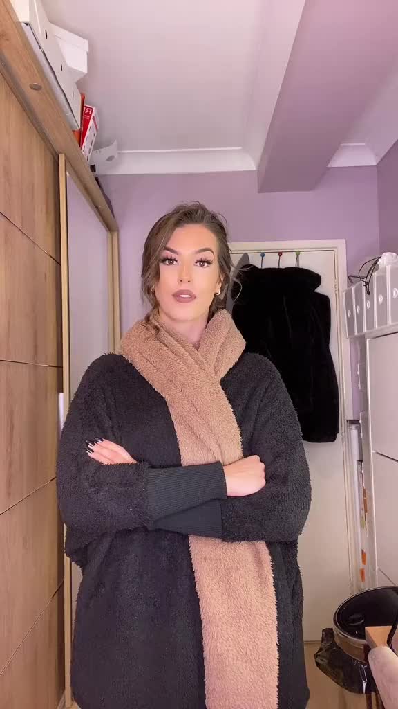 142 - She Loves Bouncy Transitions | Scrolller