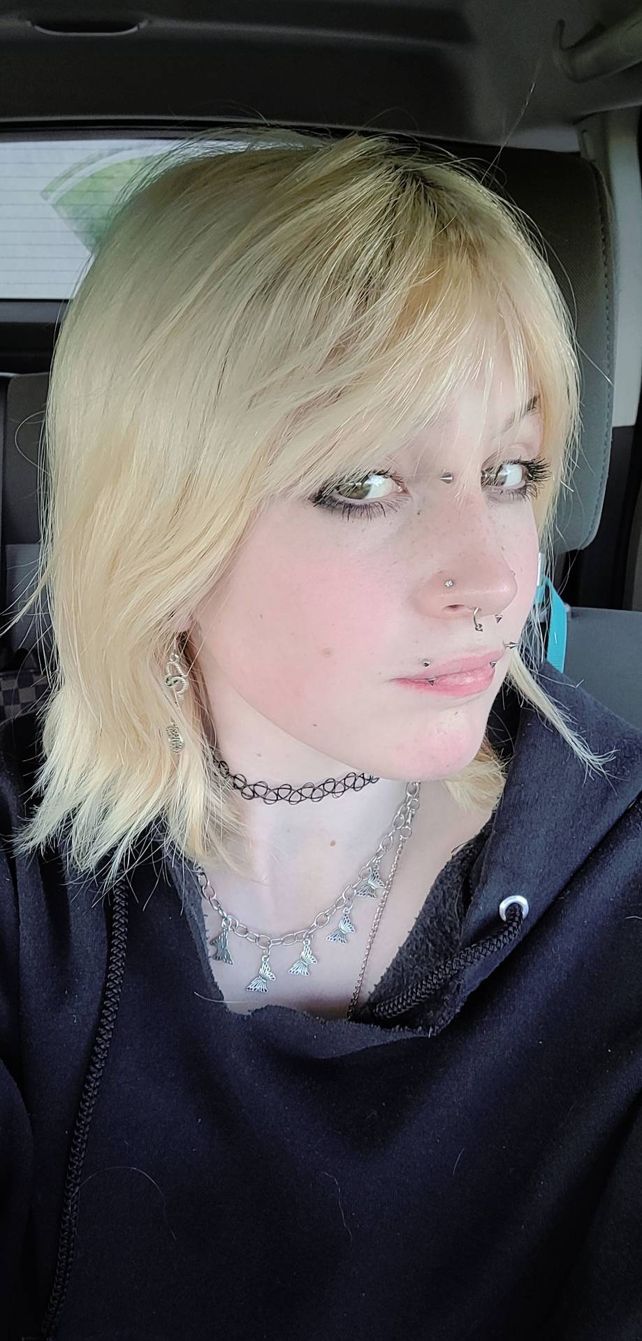 17f do i look weird lol | Scrolller