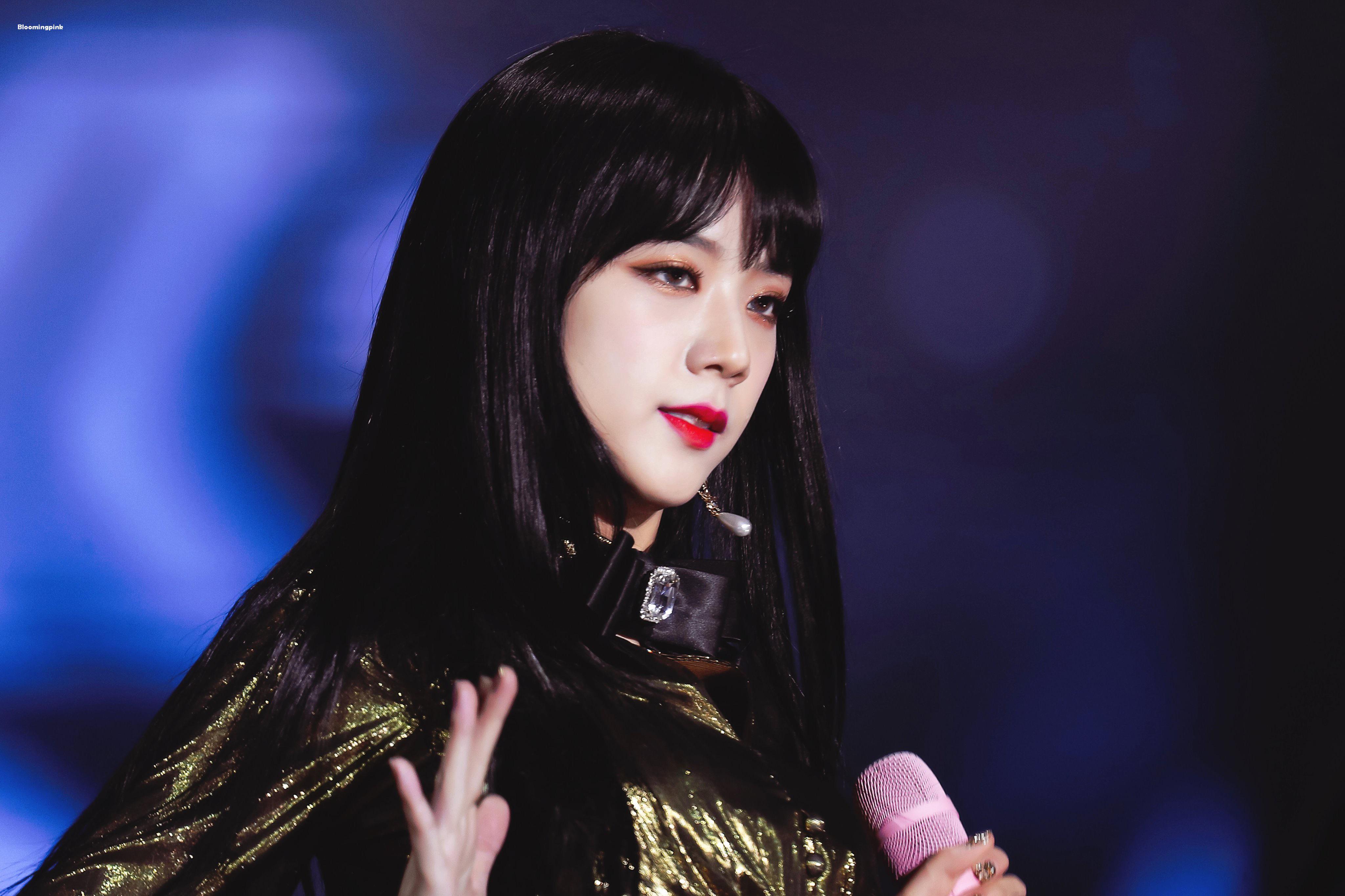 180110 Jisoo | Scrolller