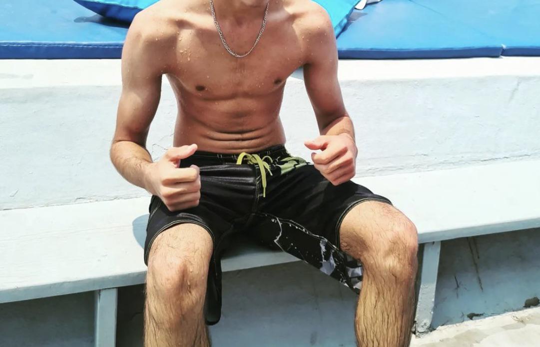 19 and pms open | Scrolller