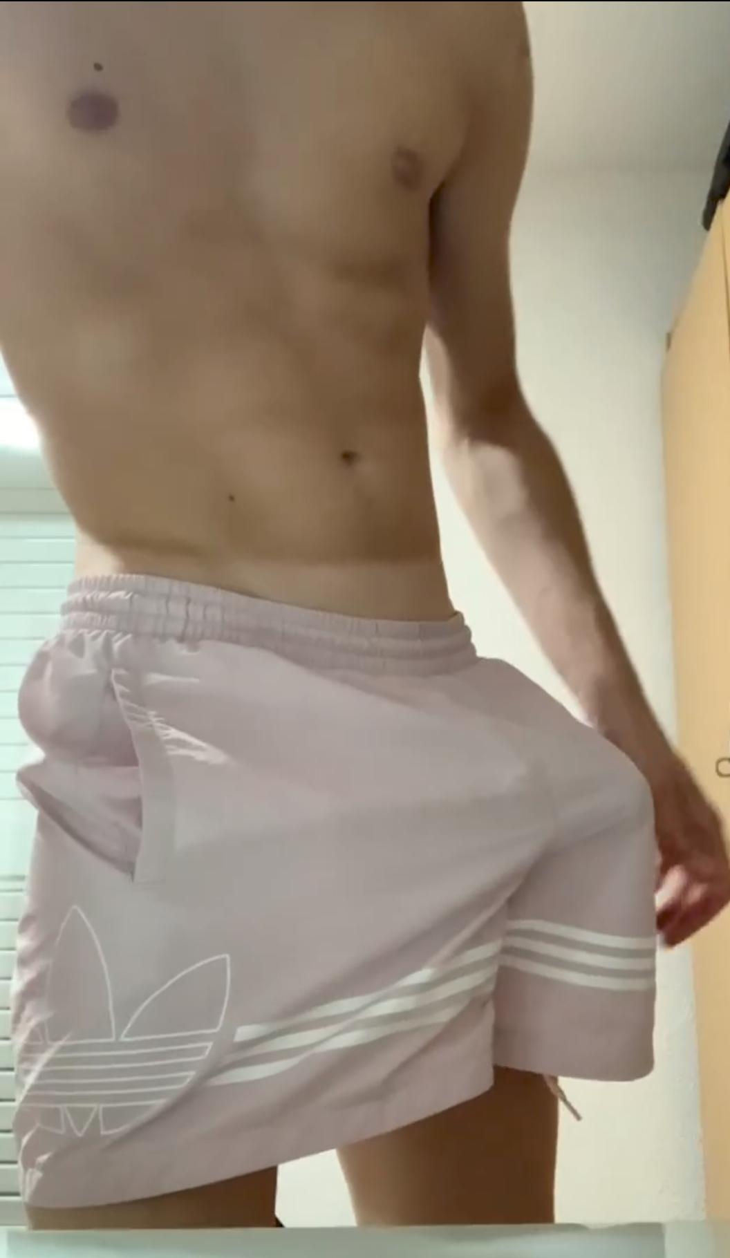 19. Hmu ;) | Scrolller