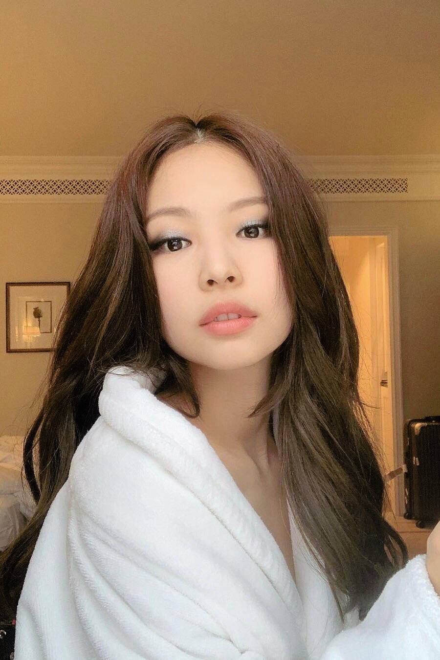 190502 Jennie | Scrolller