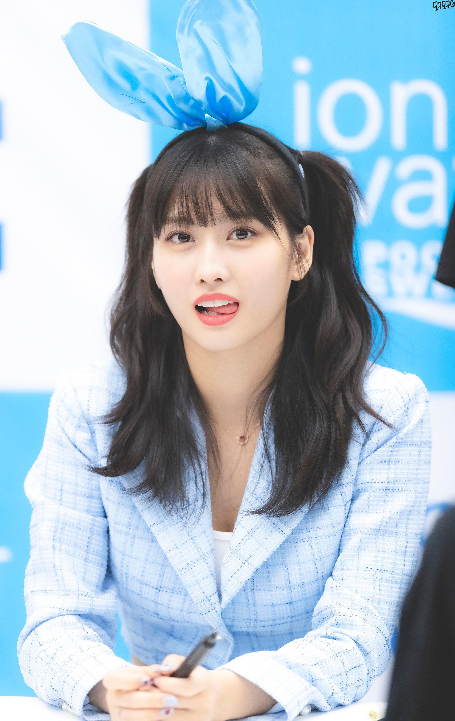 190612 Momo | Scrolller