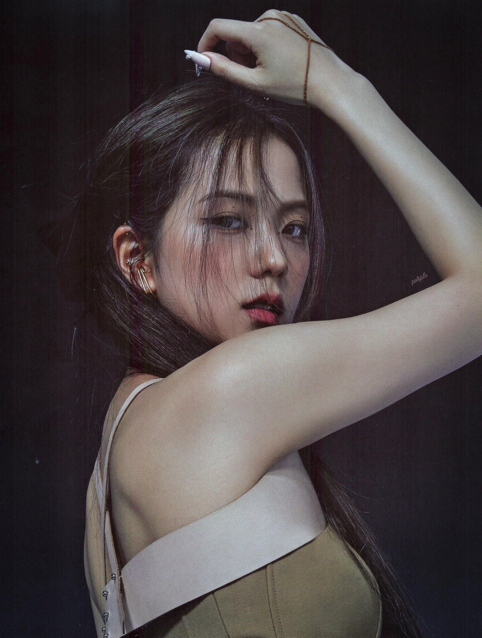 200626 Jisoo | Scrolller