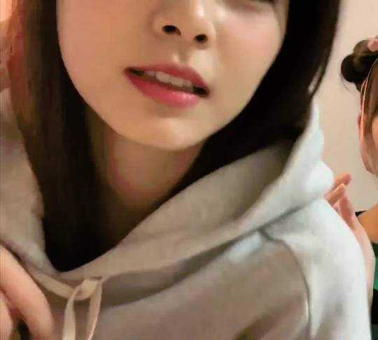 211114 - Tzuyu's pretty eyes close-up | Scrolller