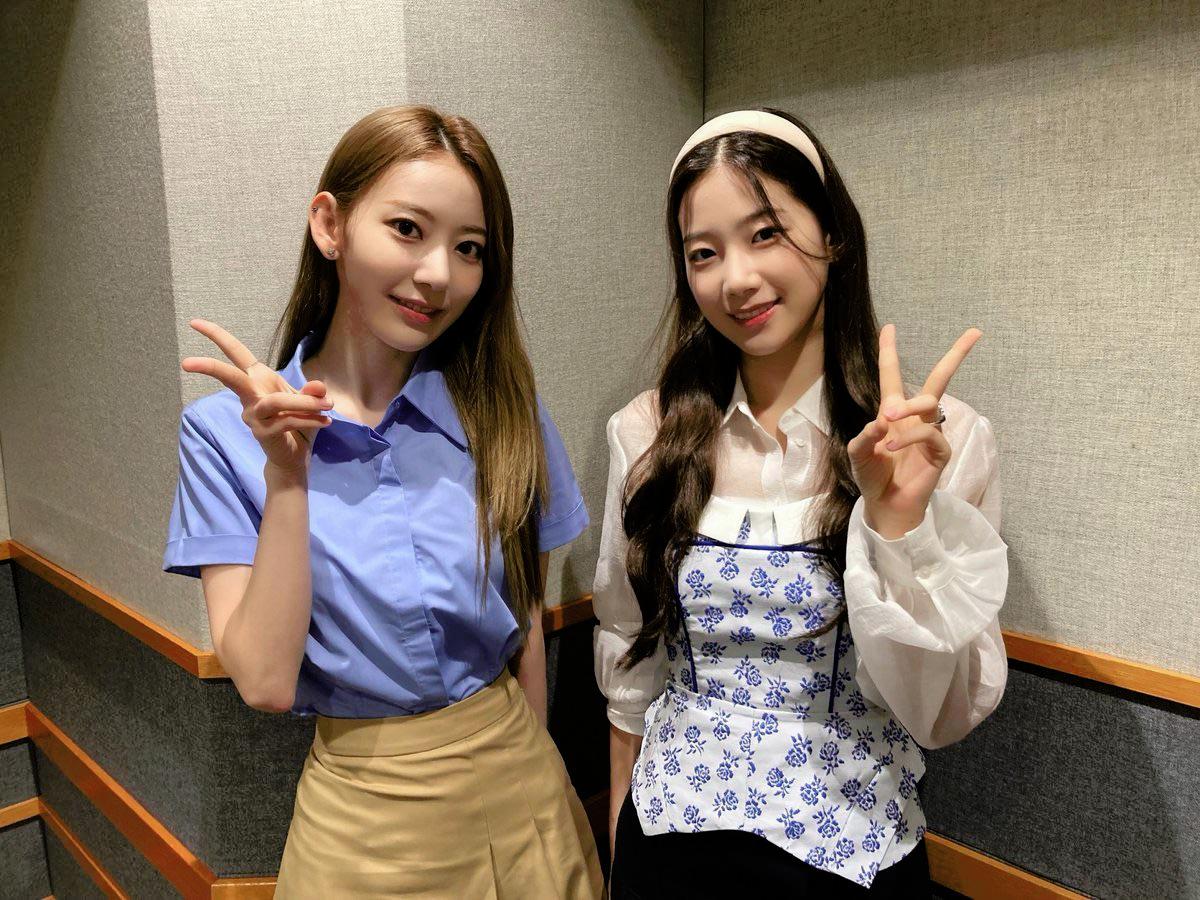 220712 JWave Twitter Update With Miyawaki Sakura And Kazuha | Scrolller