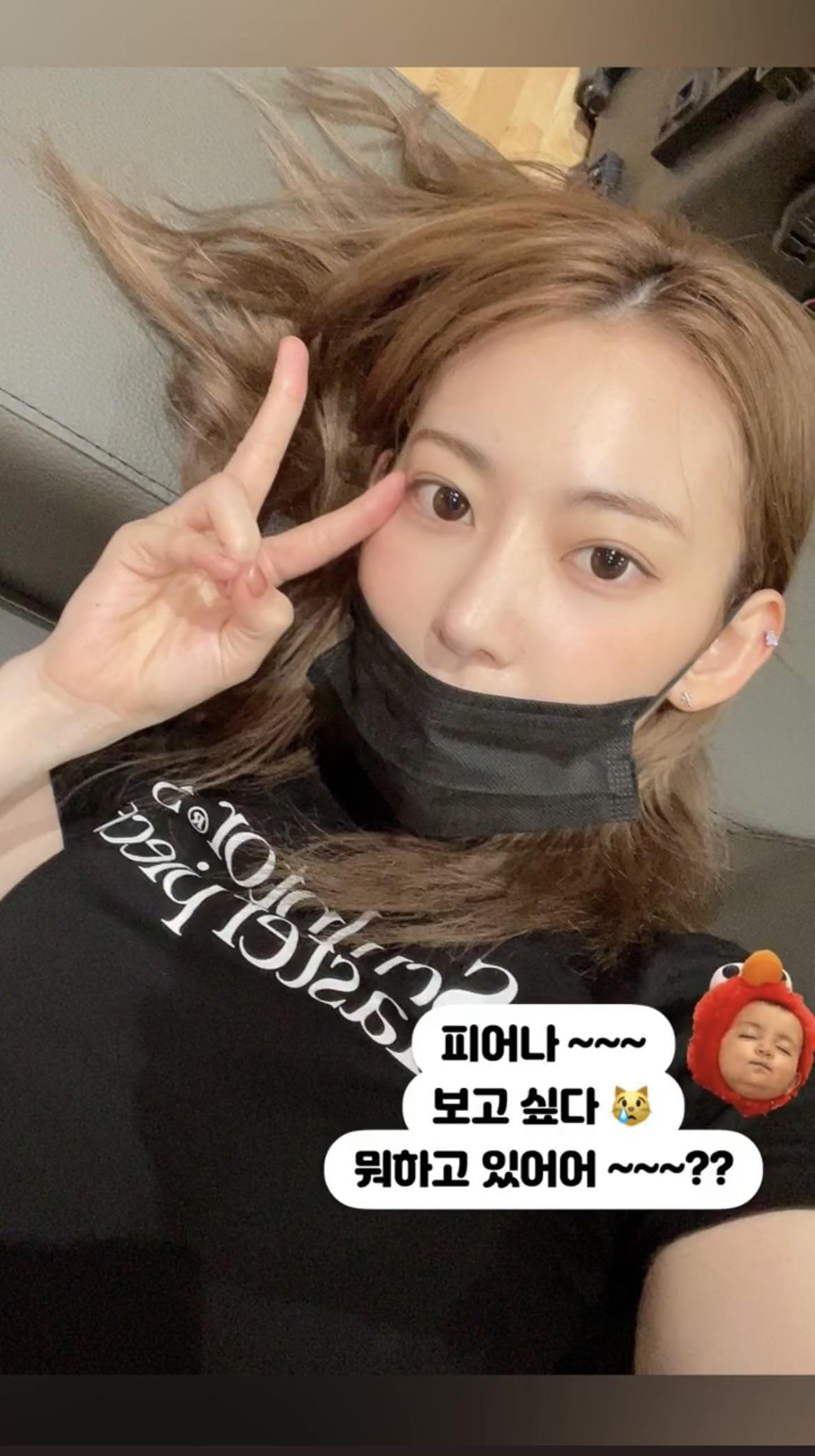 220816 Miyawaki Sakura Weverse Update | Scrolller