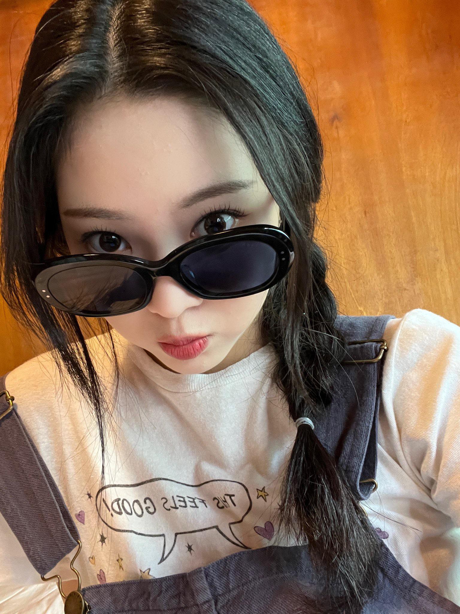 220919 Hong Eunchae Weverse Update | Scrolller
