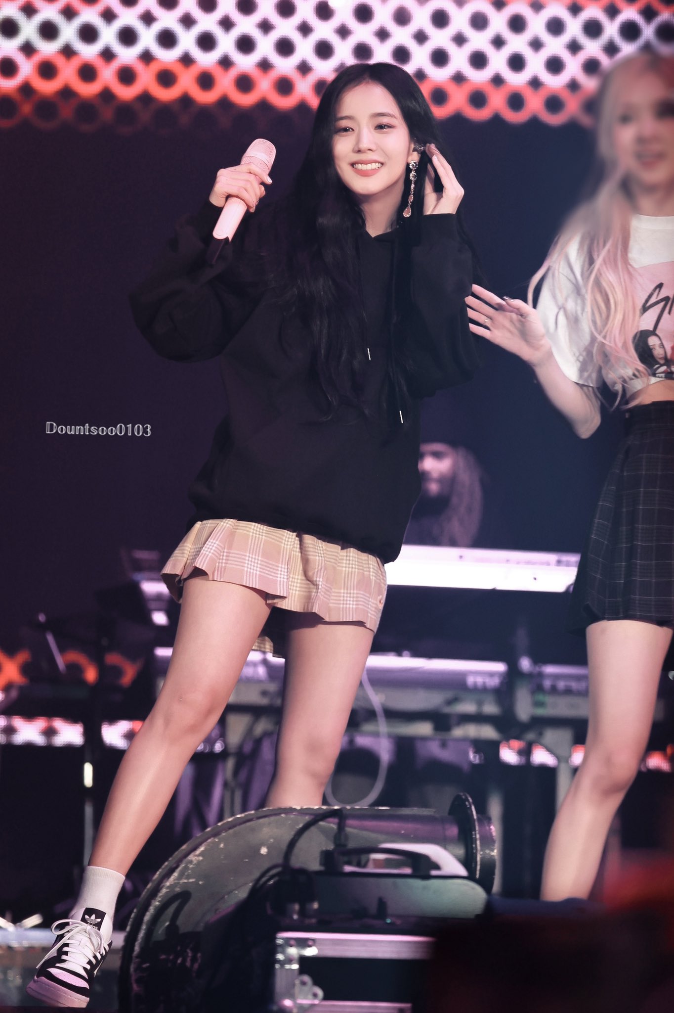 221015 - Jisoo | Scrolller