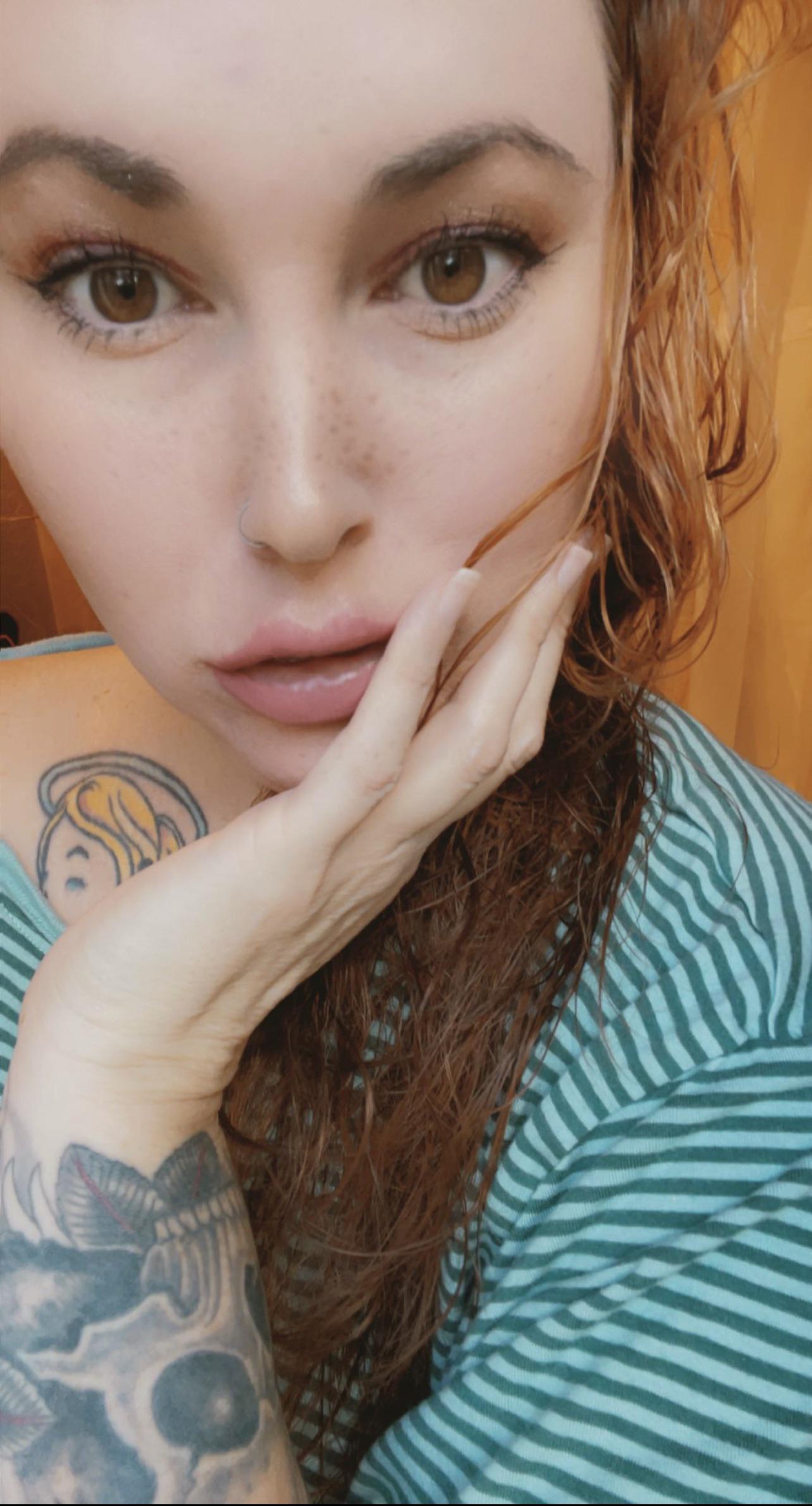 25F. Am I hot? | Scrolller