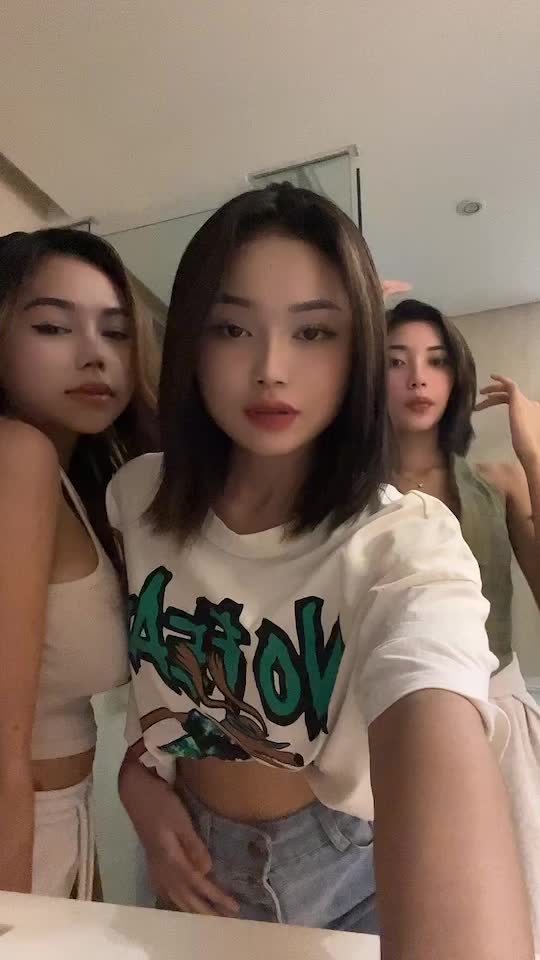 3 hot babes | Scrolller