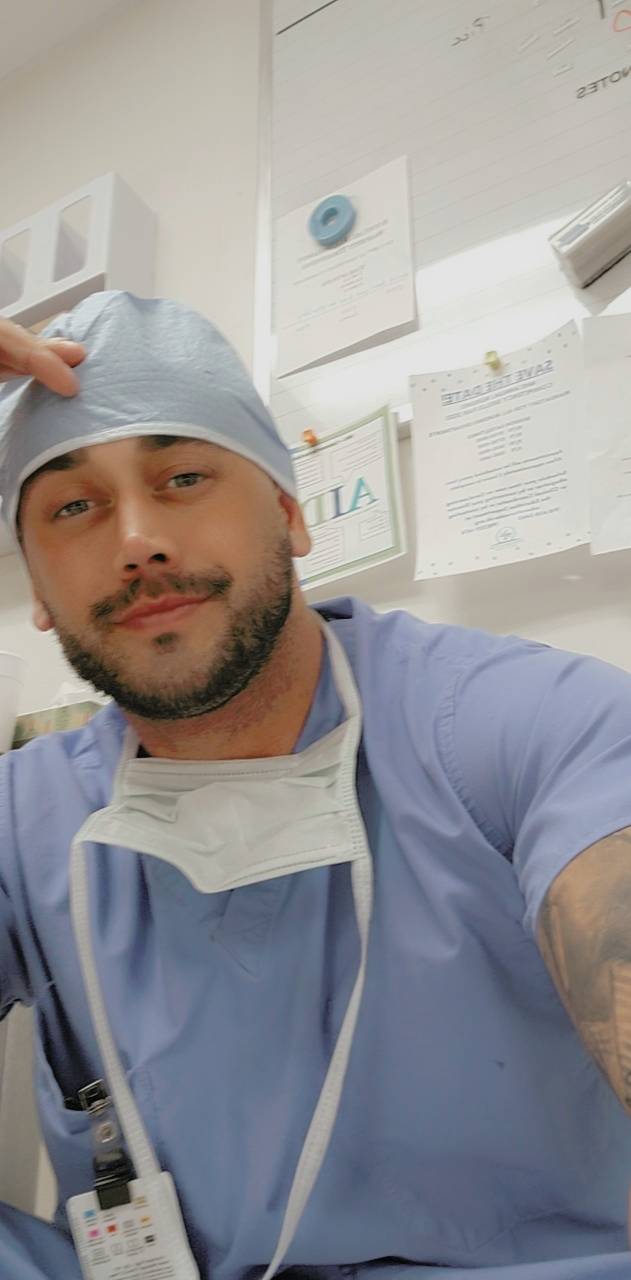 32 6'4 medical worker | Scrolller