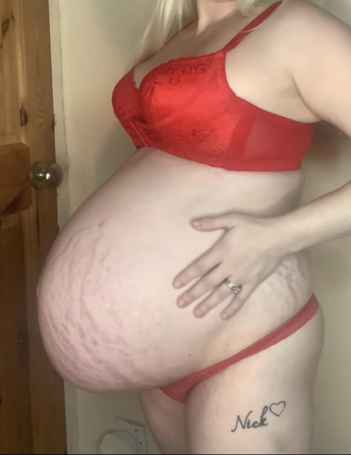 36 weeks and nothing fits! | Scrolller